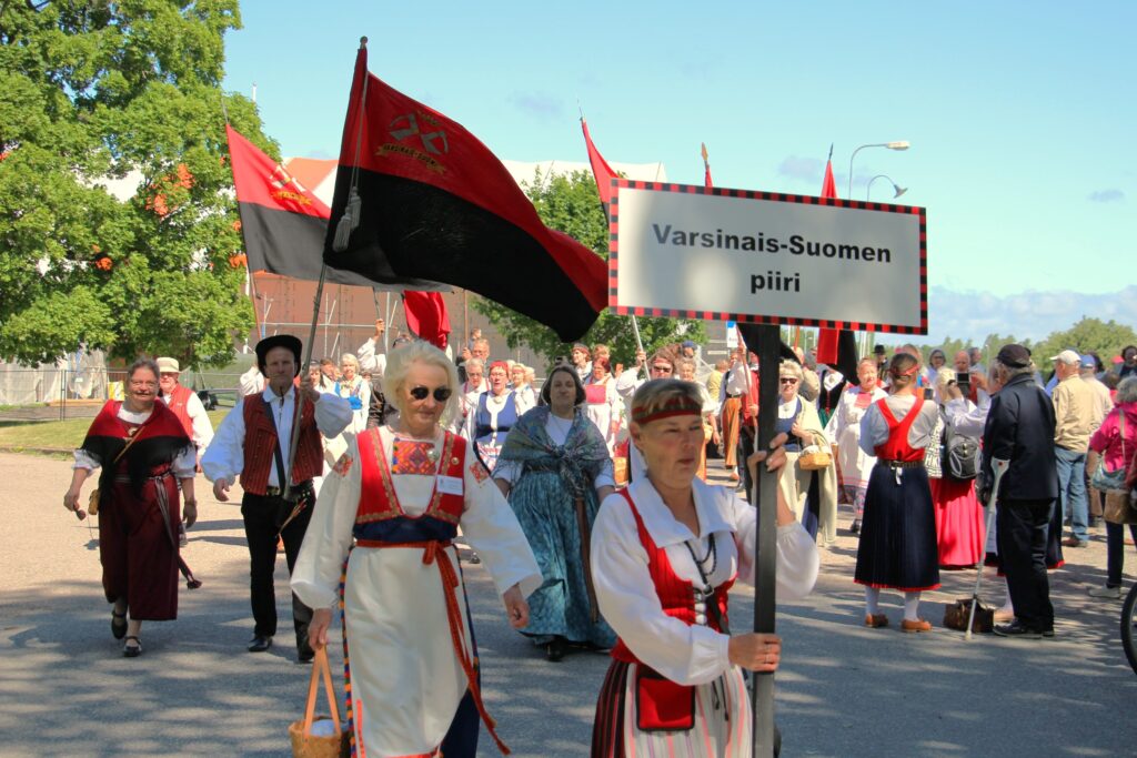 Karjalaisen perinteen vaaliminen - Kurkijokelainen